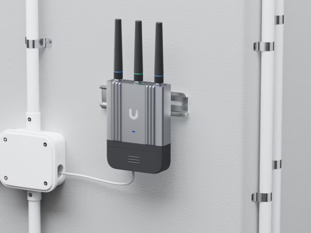 Ubiquiti UMR-Industrial LTE Cat 4 Indoor/Outdoor Mobile Router ...