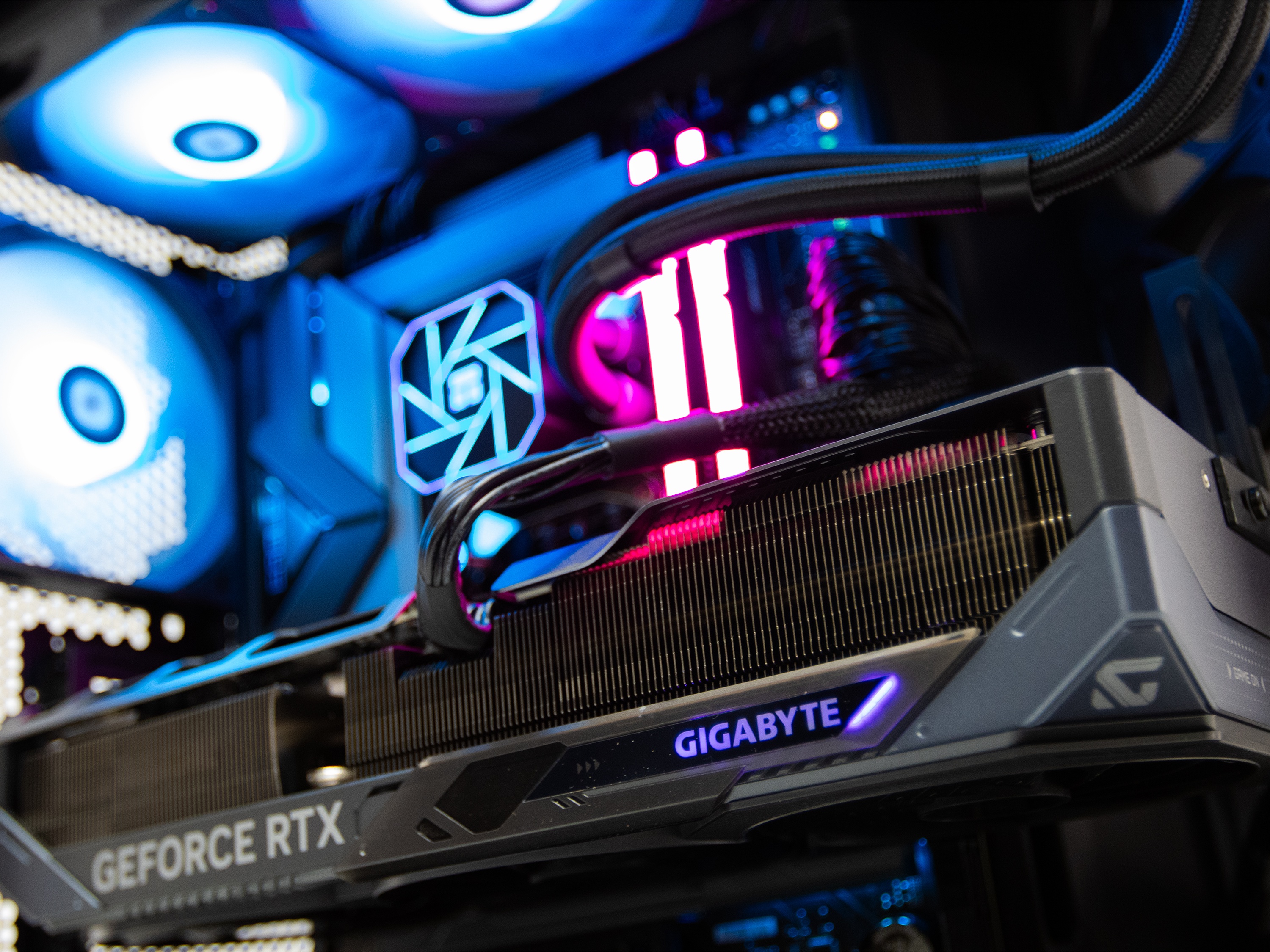 Centre Com Hunter Gen15 Core U7 265K RTX 5070 Ti Gaming PC with Windows ...